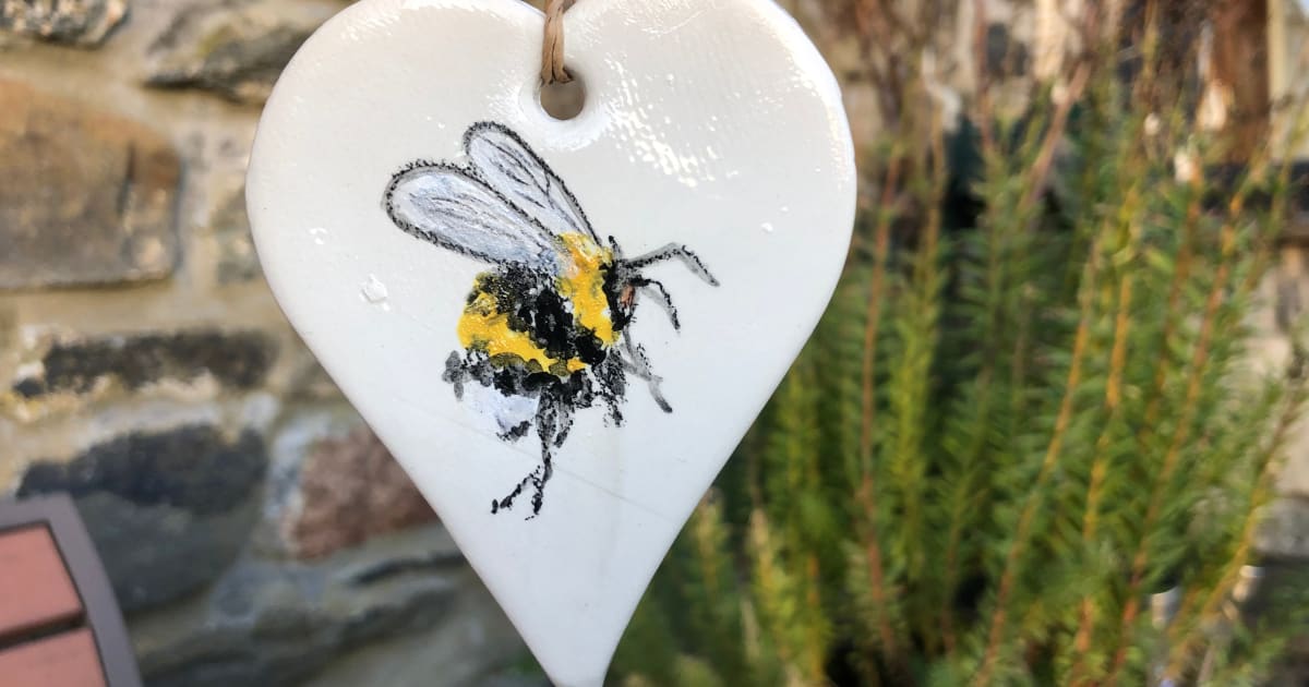 Lois Carson, Bumblebee Heart | GALLERY HEINZEL