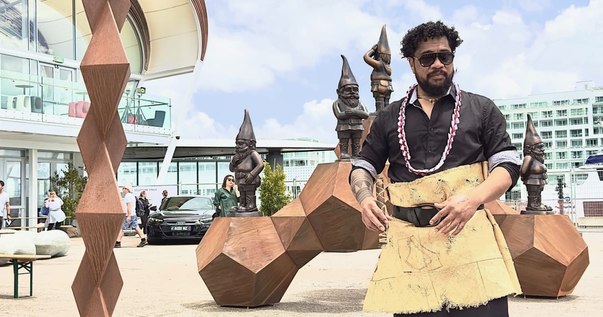 Sēmisi Fetokai Potauaine - Overview | Bergman Gallery