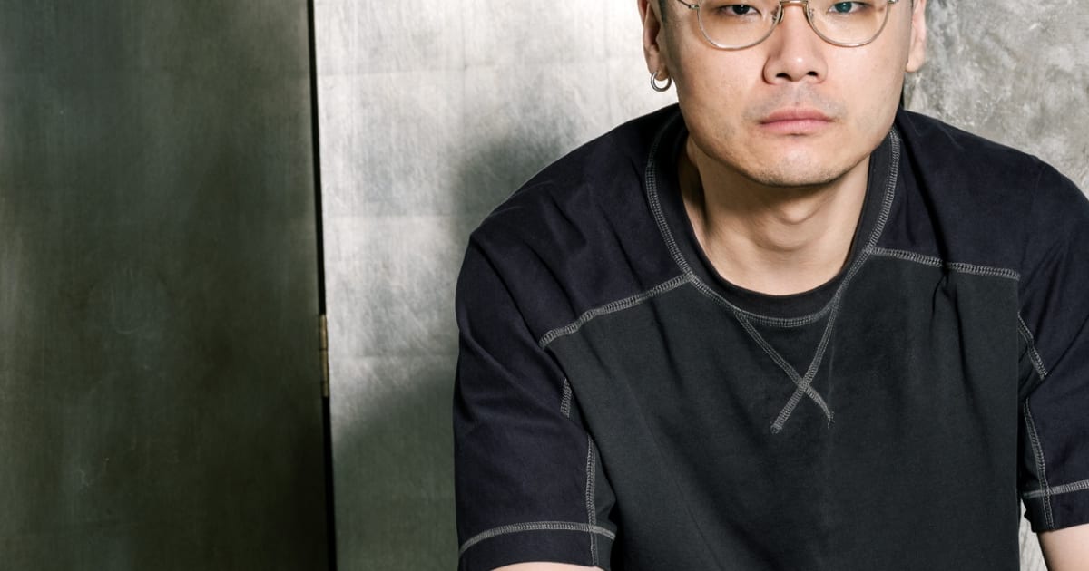 Julian Junyuan Feng 冯骏原 - Biography | Nan Ke Gallery-南柯画廊