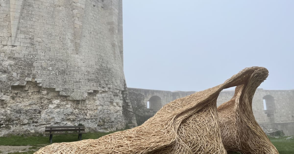 LAURA ELLEN BACON AT CHÂTEAU-GAILLARD | Hignell Gallery