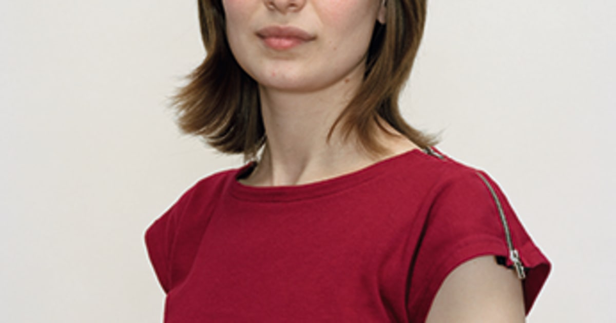 Rineke Dijkstra Emma, Lucy, Cecile (Three Sisters 2008 - 2014 ...