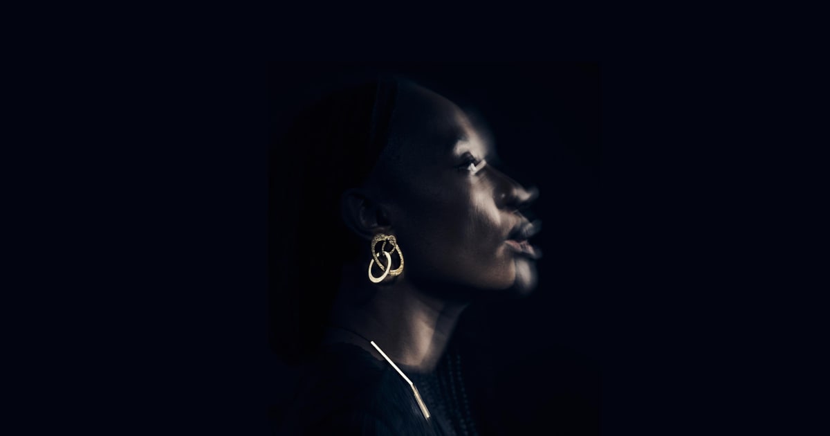 sculptural jewellery by ute decker, artist jeweller