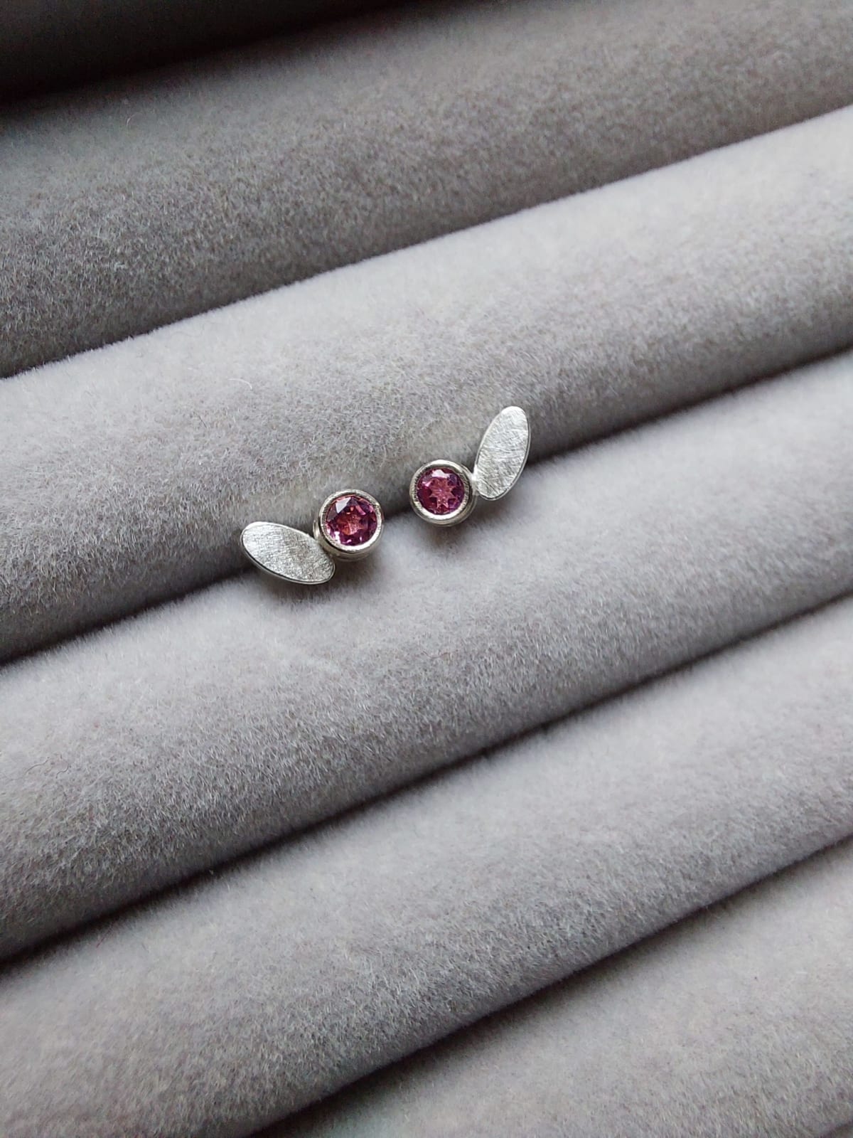 Emily Collins, Pink Tourmaline Earstuds, 2024 | Contemporary Applied Arts