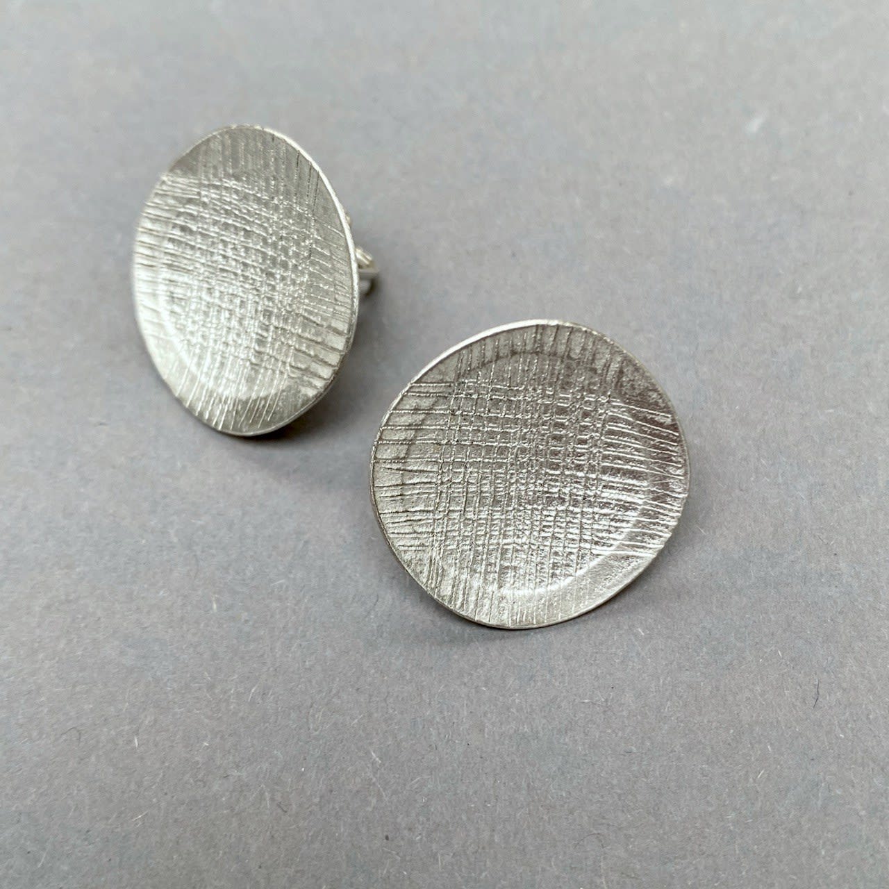 Jane Adam, Small Disc Earstuds, 2025 | Contemporary Applied Arts