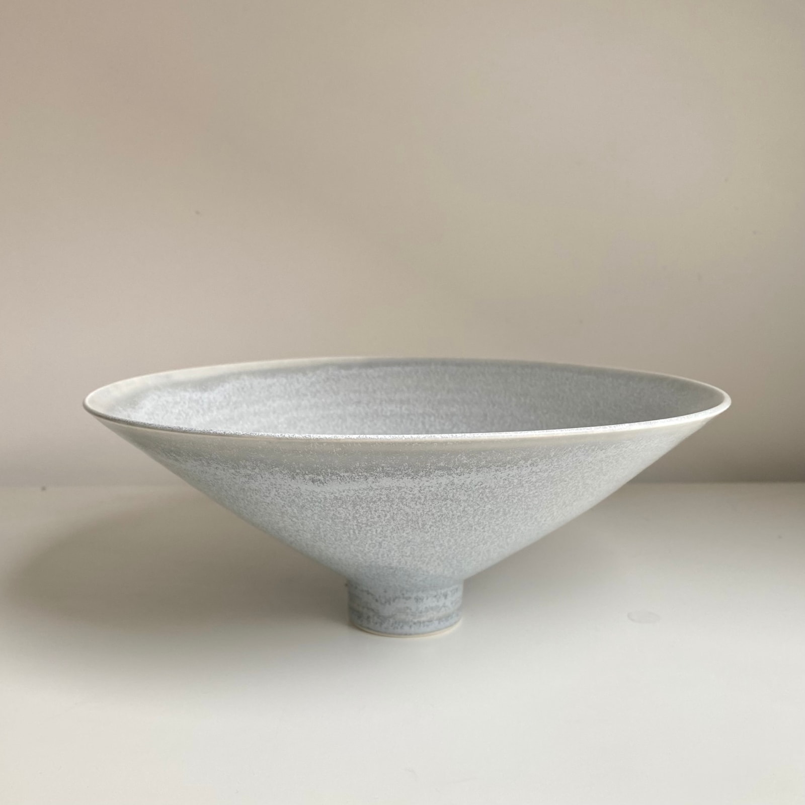 Robyn Hardyman, Pale Grey Bowl, 2024 | Contemporary Applied Arts