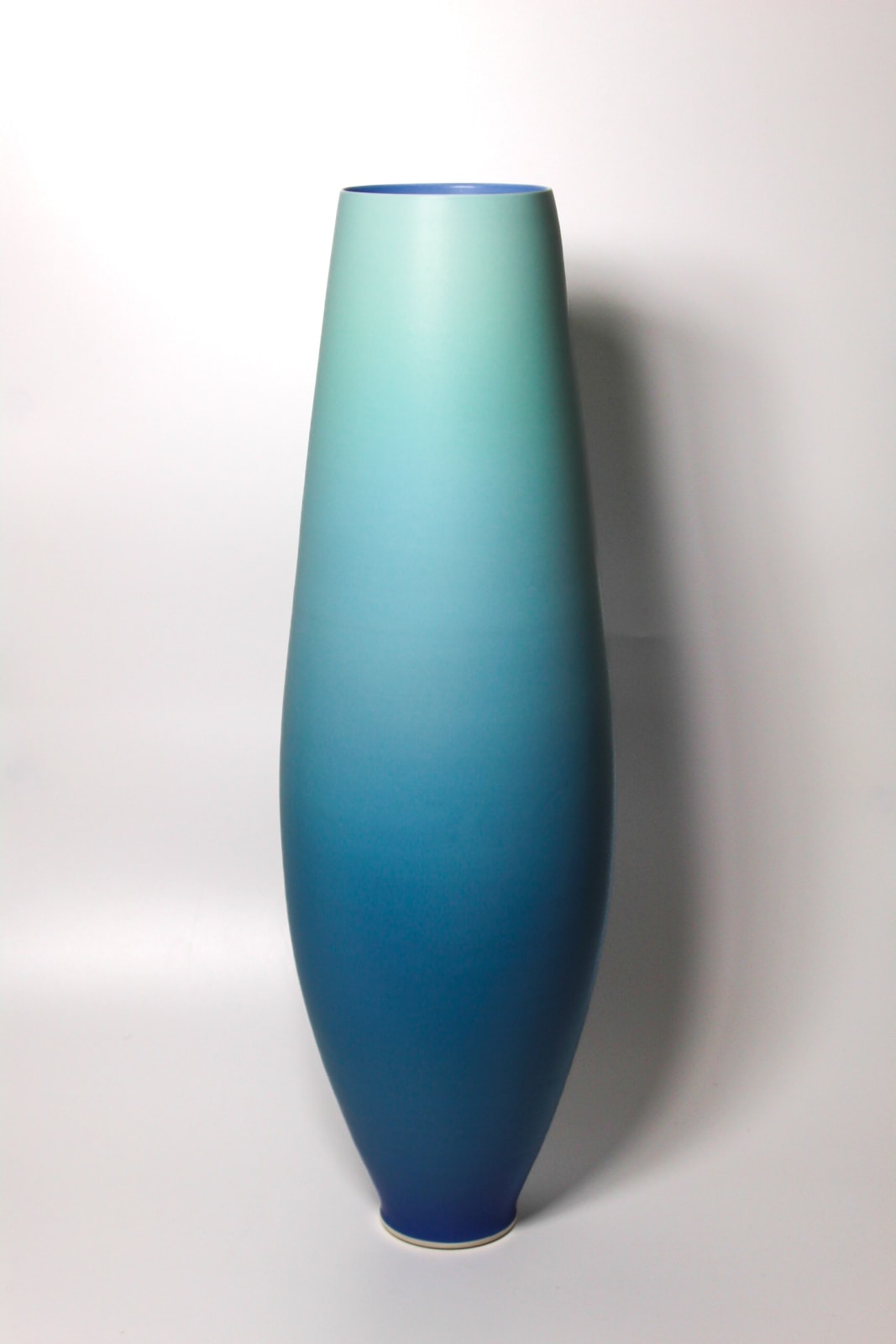 Anna Silverton, Coastal Gradation Vase 7 (Deep Blue & Sea Foam), 2024 ...