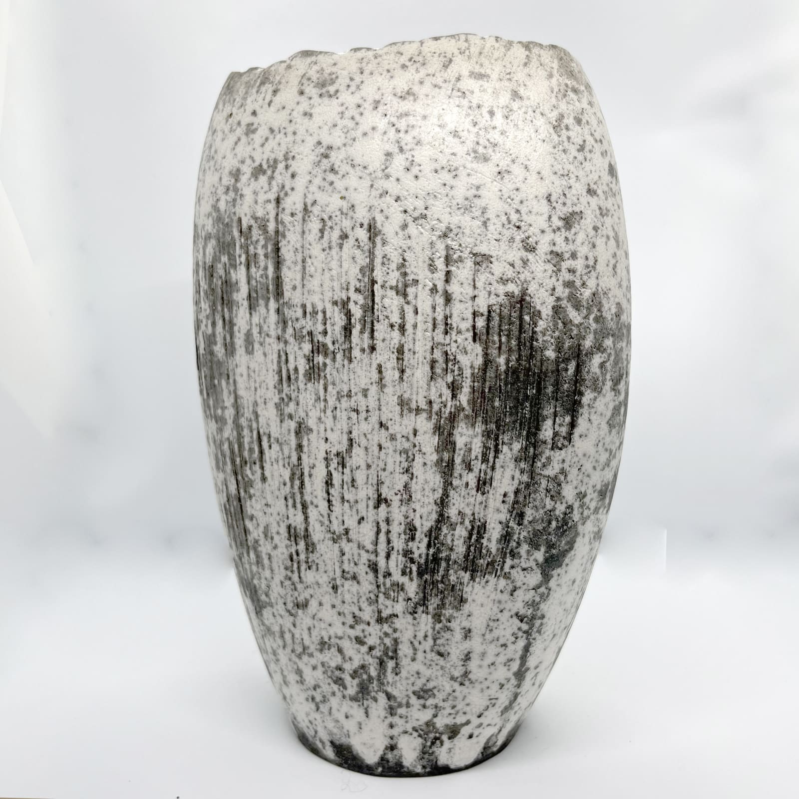 Stephen Murfitt, White Textured Vessel, 2022 | Contemporary and Country