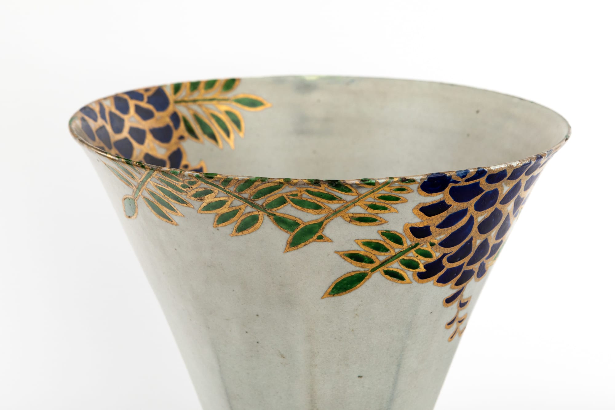Shion Tabata, "Wisteria Flower" Curved Jar | Ippodo Gallery