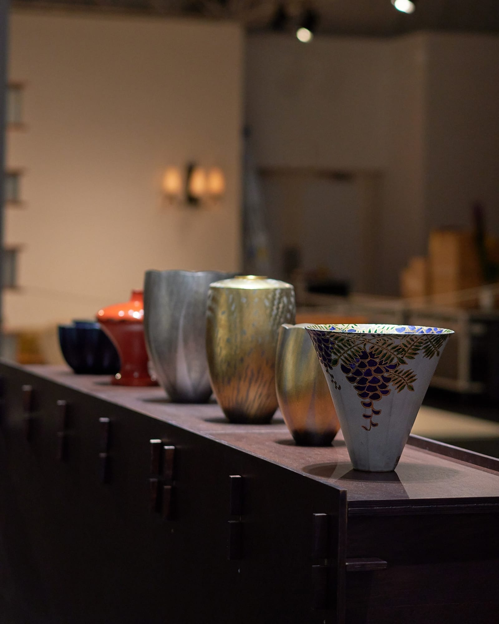 Shion Tabata, "Wisteria Flower" Curved Jar | Ippodo Gallery