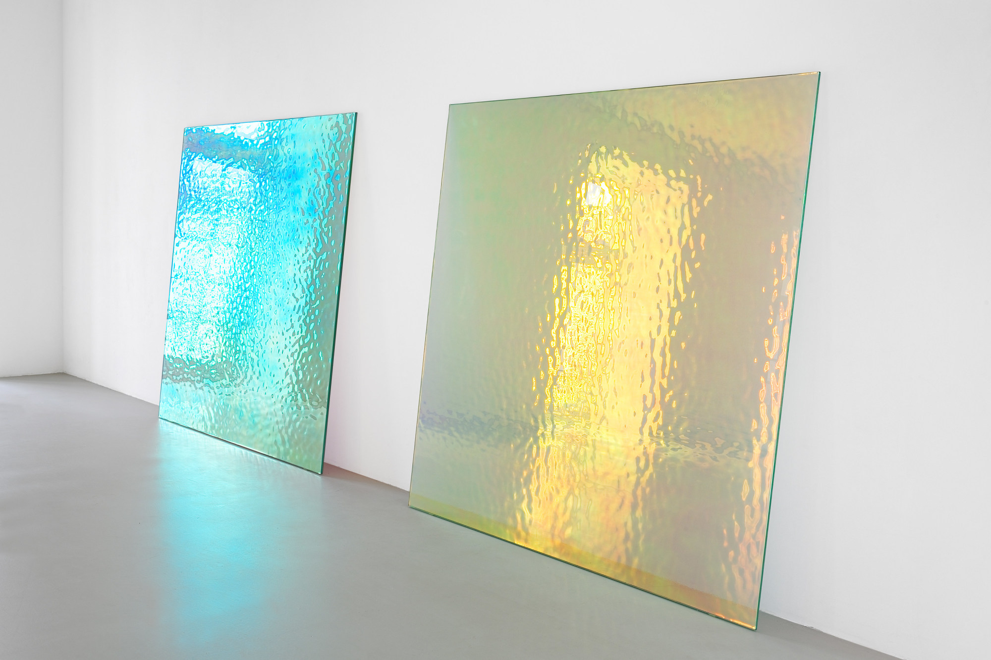 Ann Veronica Janssens, frisson bleu, frisson rose, 2022 | Esther Schipper