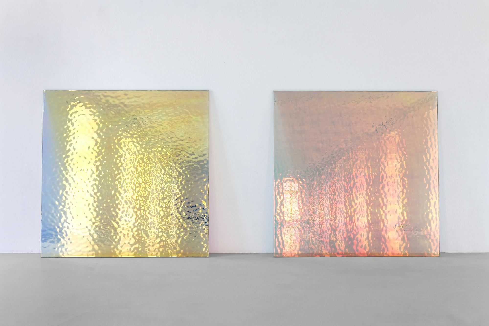 Ann Veronica Janssens, frisson bleu, frisson rose, 2022 | Esther Schipper