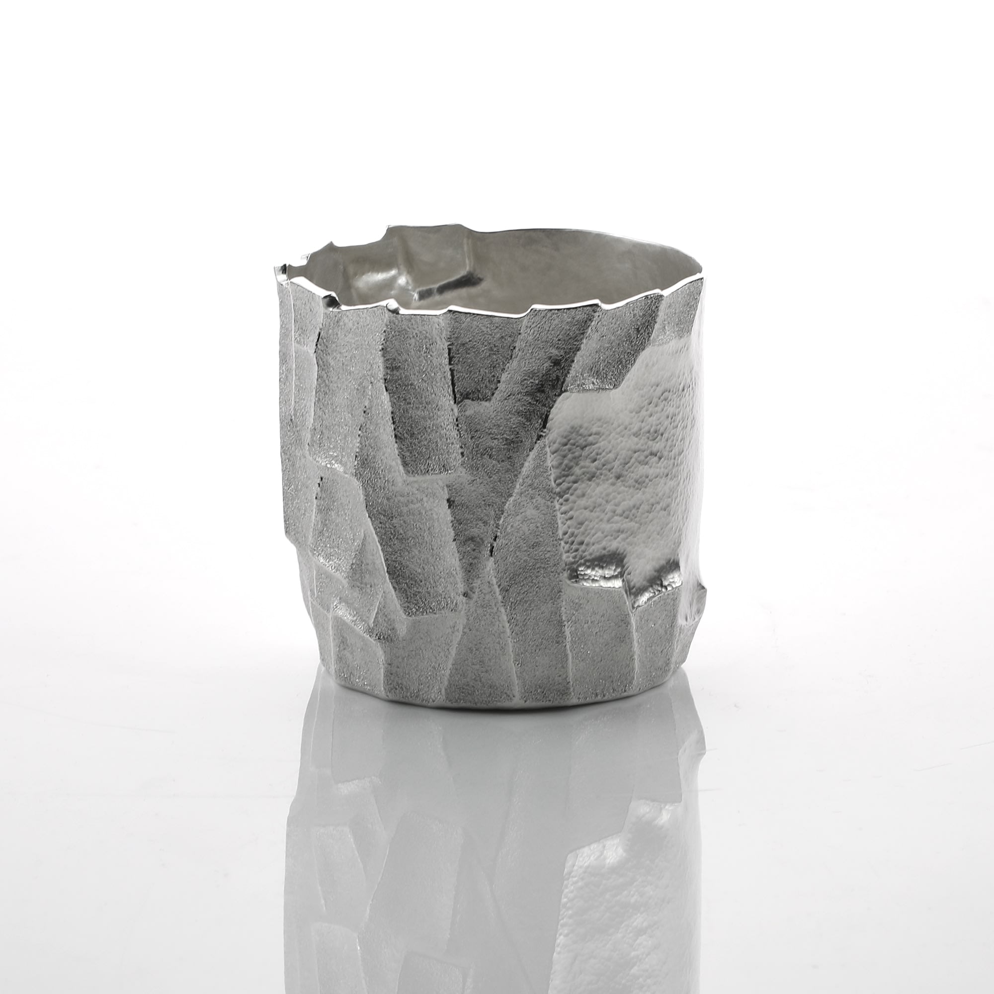 Hiroshi Suzuki, Terra P Beaker, 2024 | Adrian Sassoon