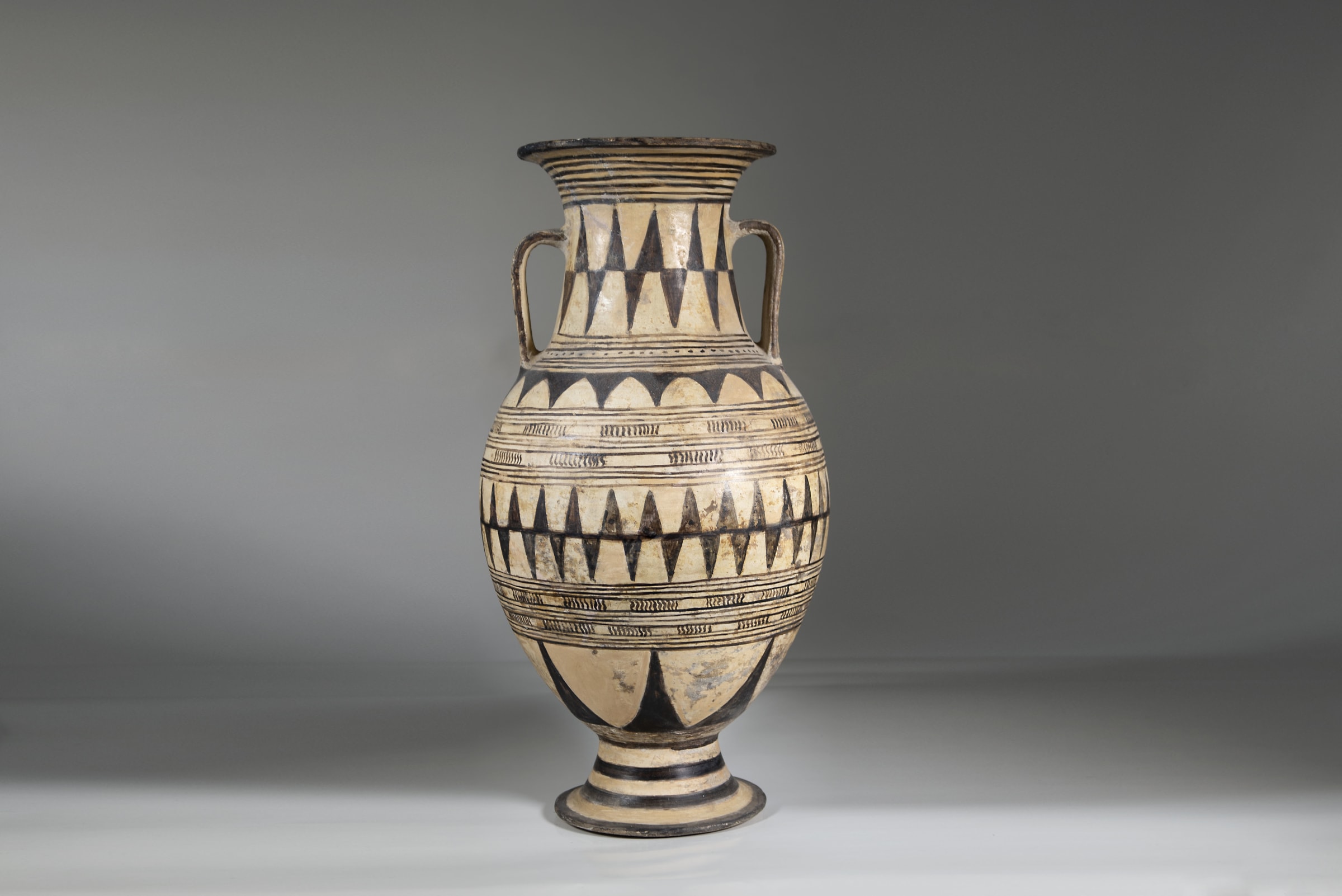 geometric amphora hellenic