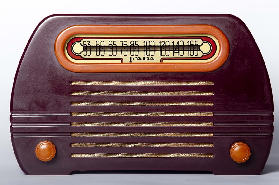 Catalin Radio, Fada 652 Temple, 1940 | The Keen Collection of Outsider ...