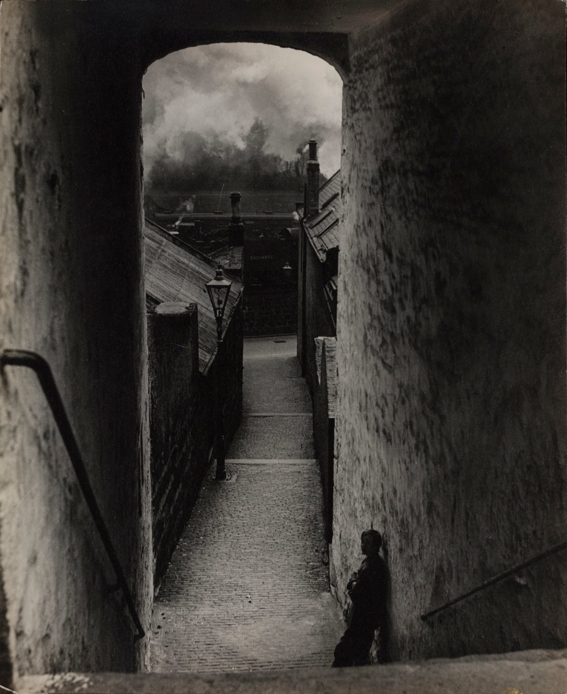 Edith Tudor Hart, Thoroughfare, Aberdeen, 1940 | THE HYMAN COLLECTION