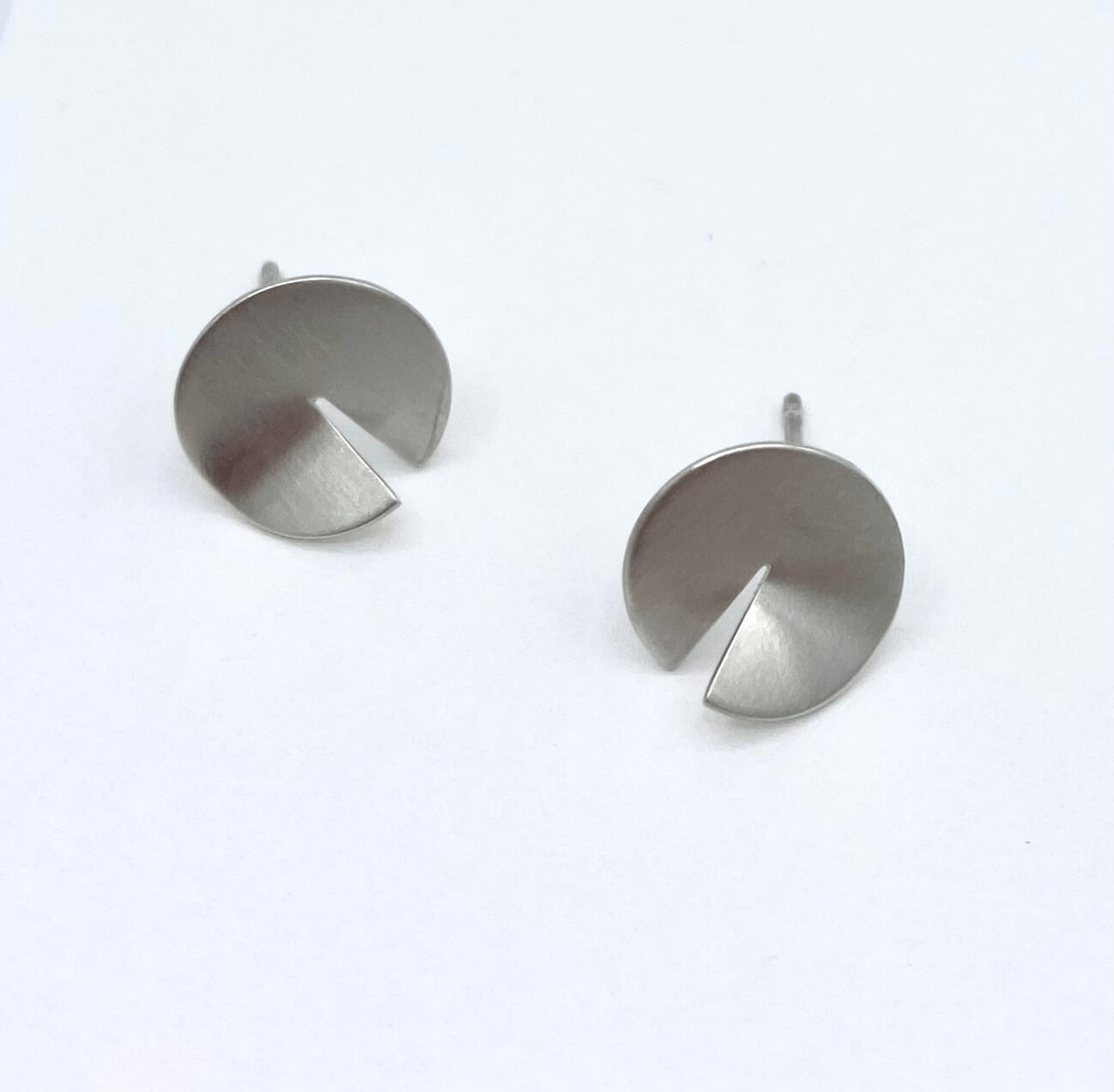 Marian Ripoll, PUNKT Earrings, 2024 | Contemporary Applied Arts