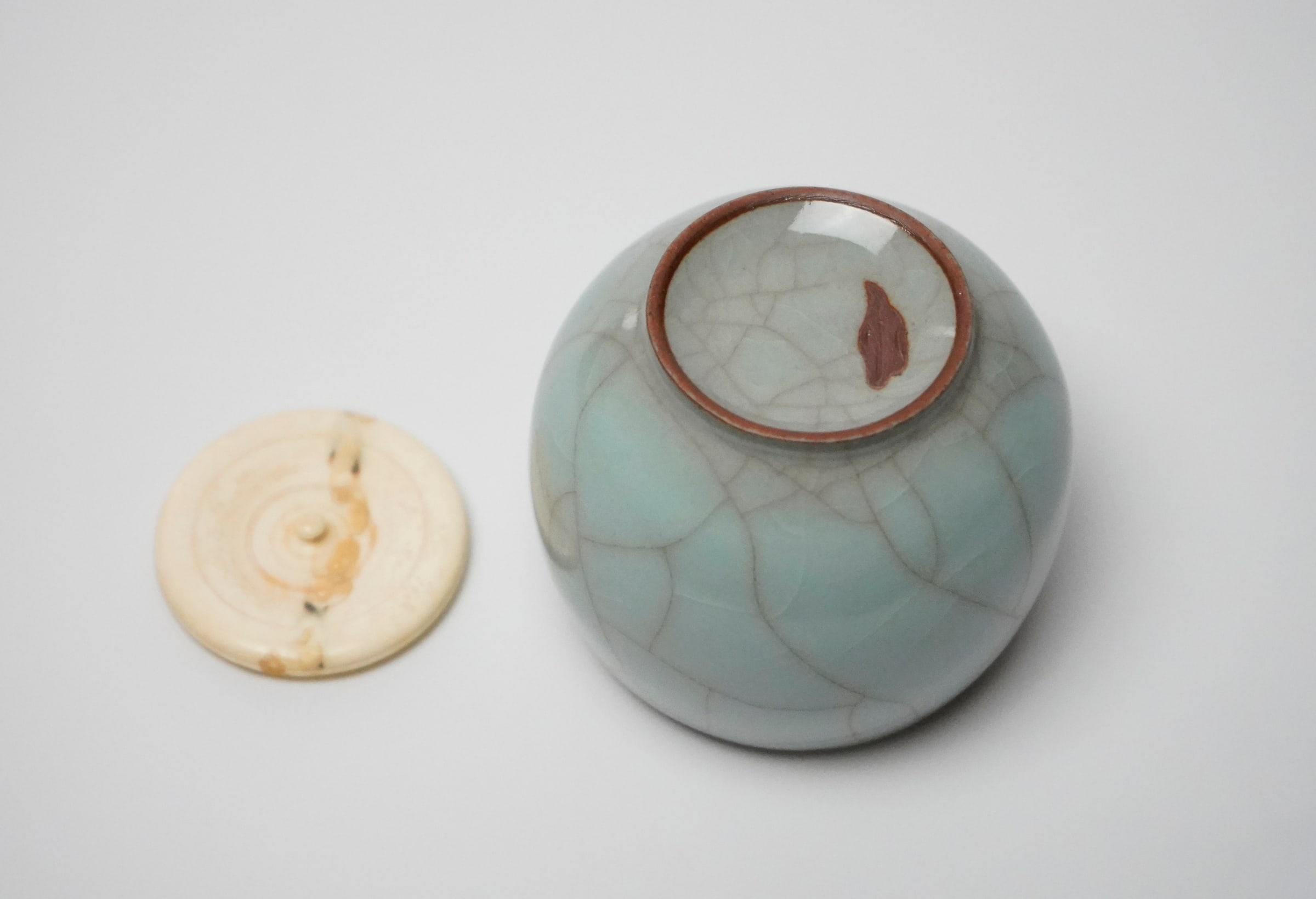 Miura Koheiji 三浦小平二, LNT, Celadon Tea Jar with Cover Miura Koheiji 三浦小平二, LNT, Celadon Tea Jar with Cover