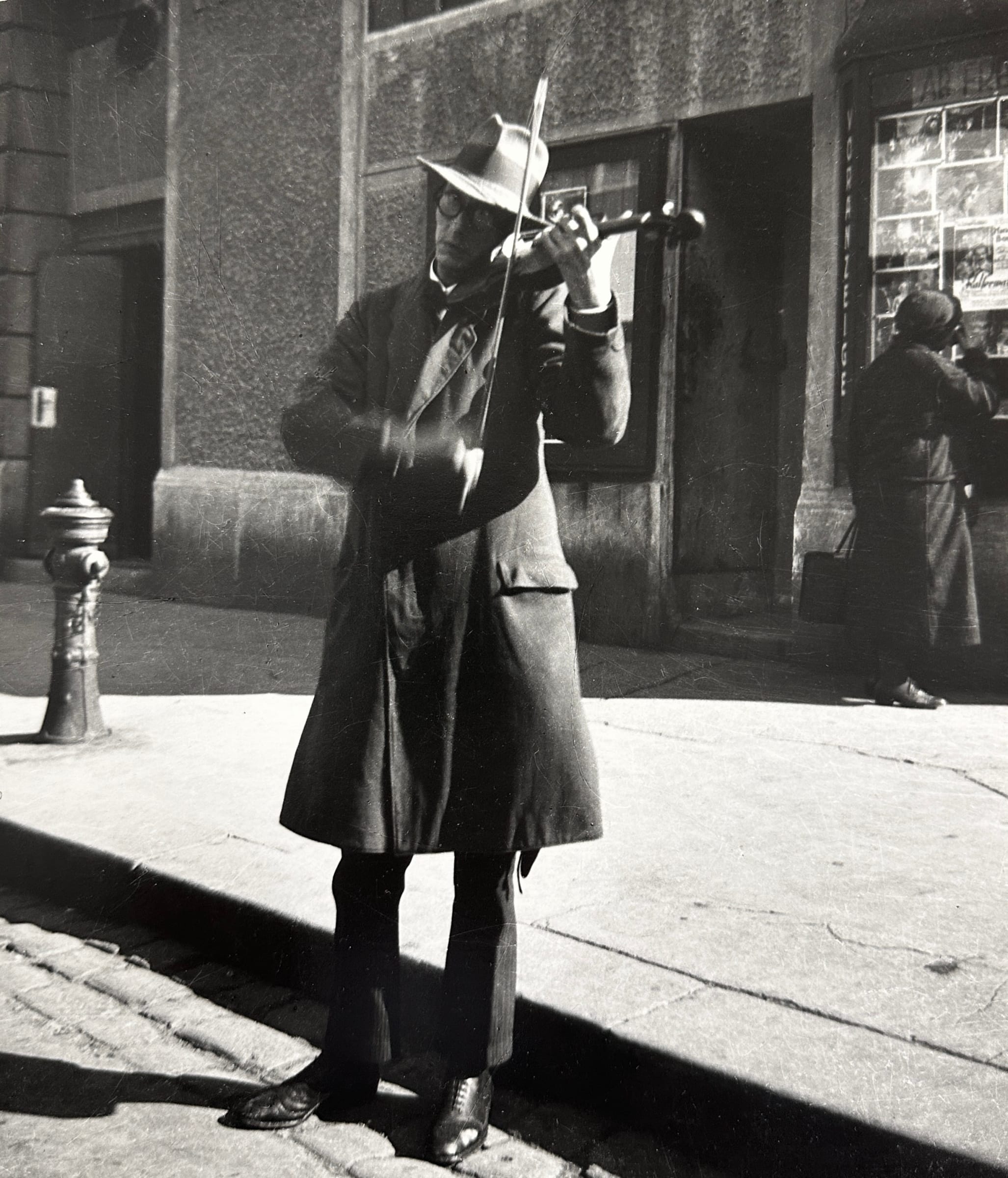 Edith Tudor-Hart, Violinist, Vienna, 1930 | James Hyman Gallery