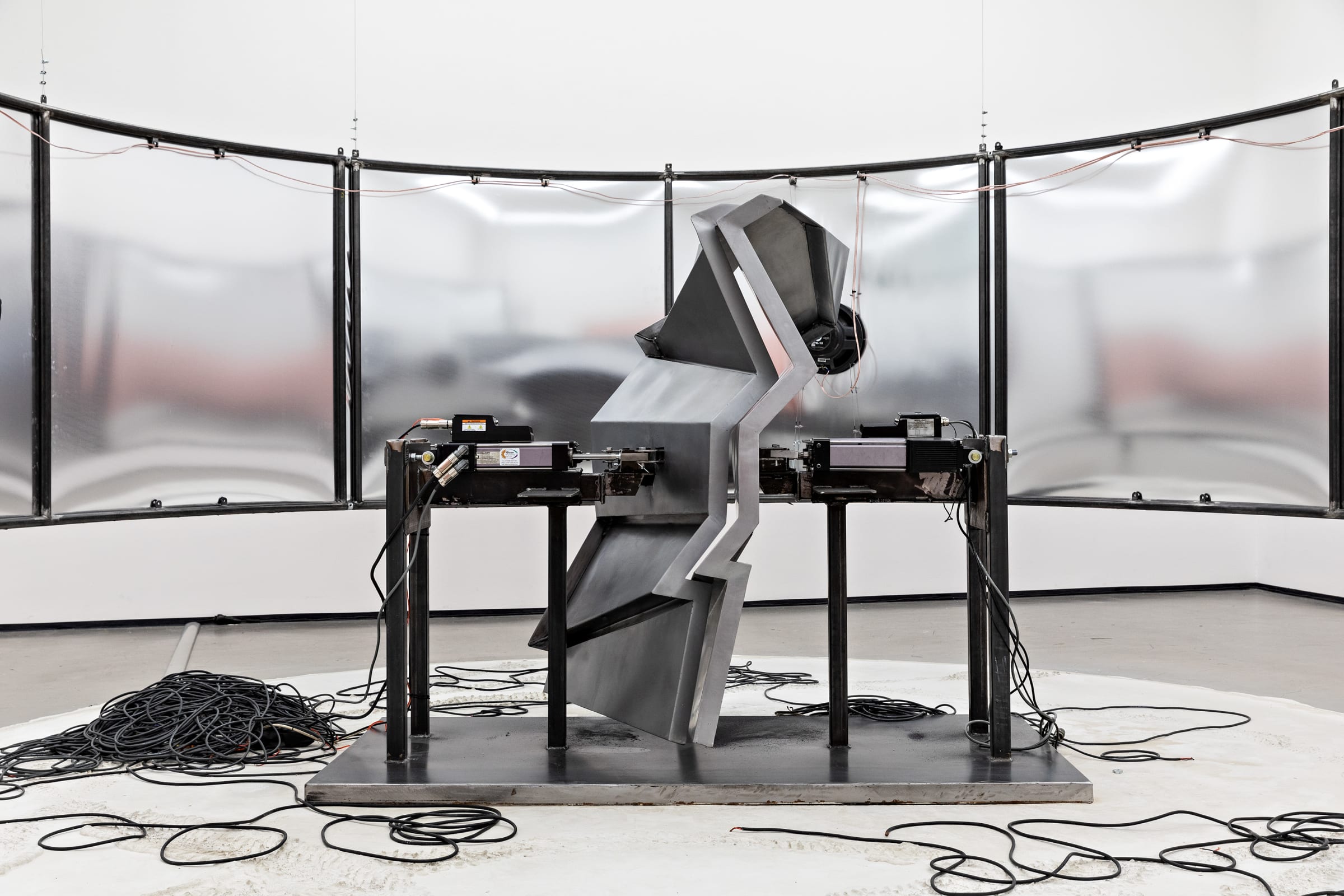 Hannah Perry, A Smashed Window And An Empty Room; Kunstverein in ...