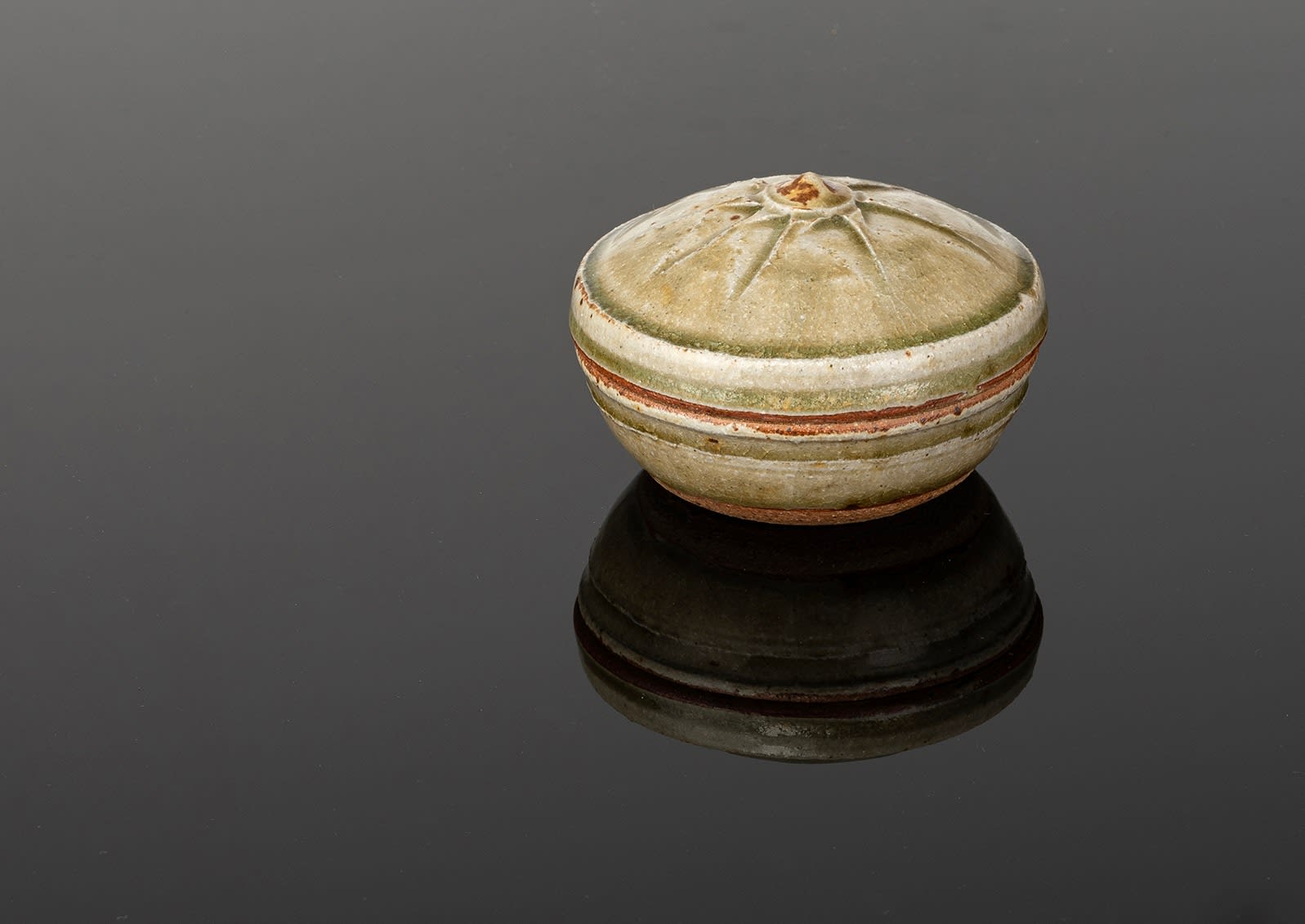 Richard Batterham, Small Lidded Pot | Oxford Ceramics Gallery