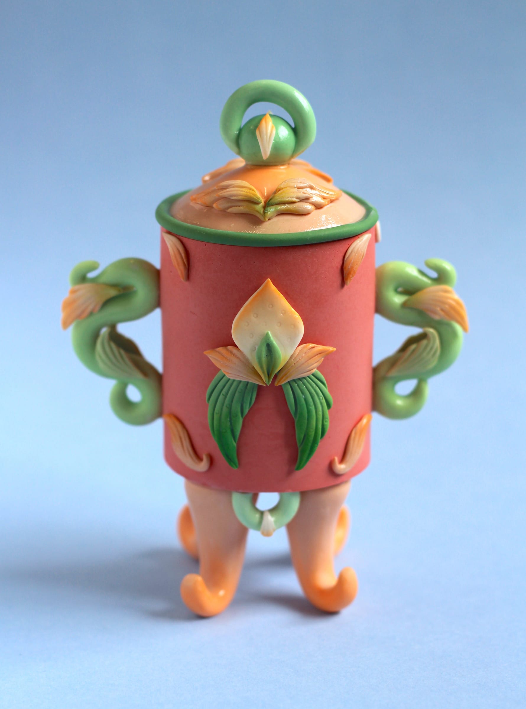 Hannah Lim, Gliding Dove Snuff Bottle, 2024 | Pangolin London