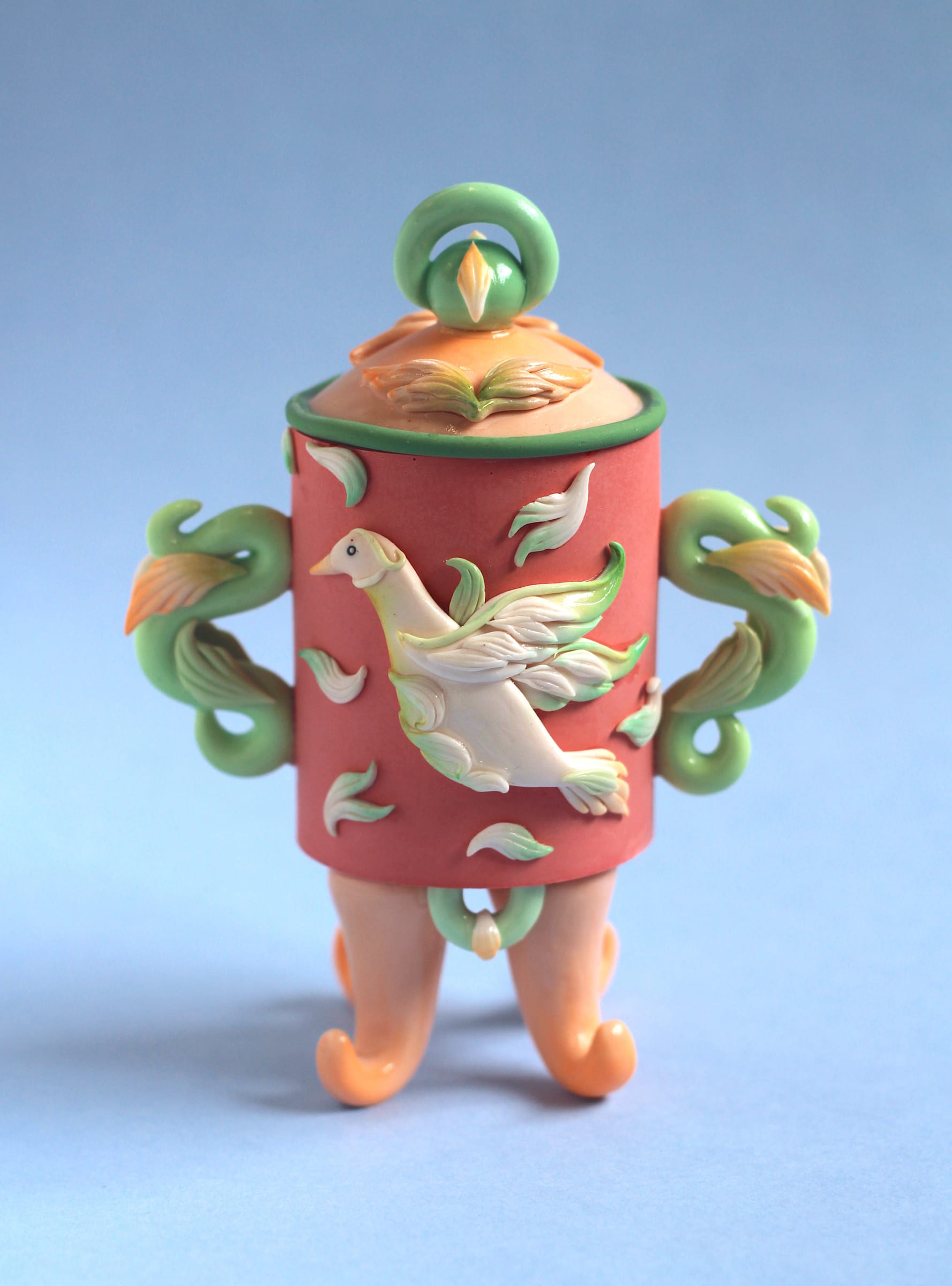 Hannah Lim, Gliding Dove Snuff Bottle, 2024 | Pangolin London