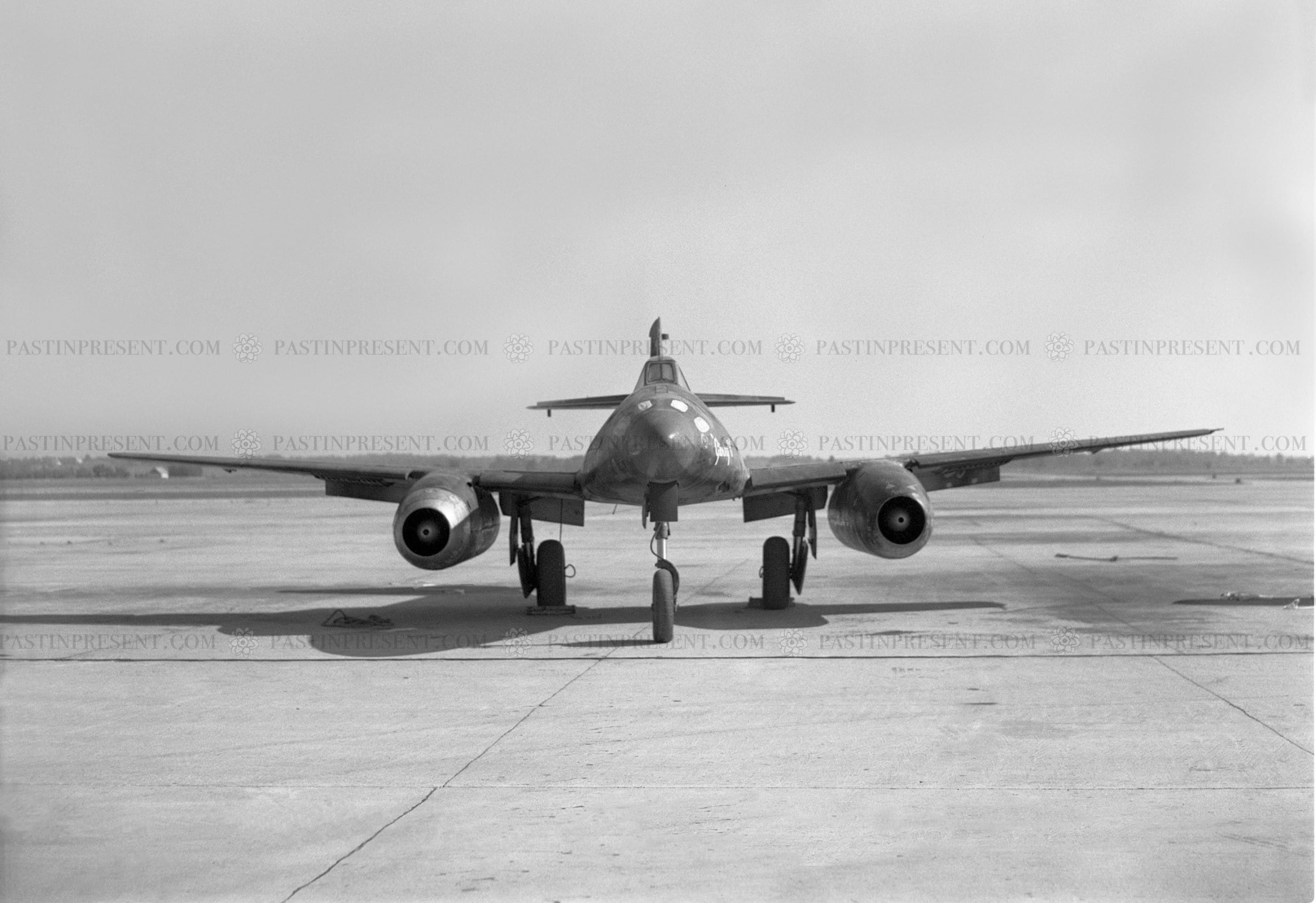 The Messerschmitt Me 262: A Revolutionary Jet Fighter, 1945 | Past in ...
