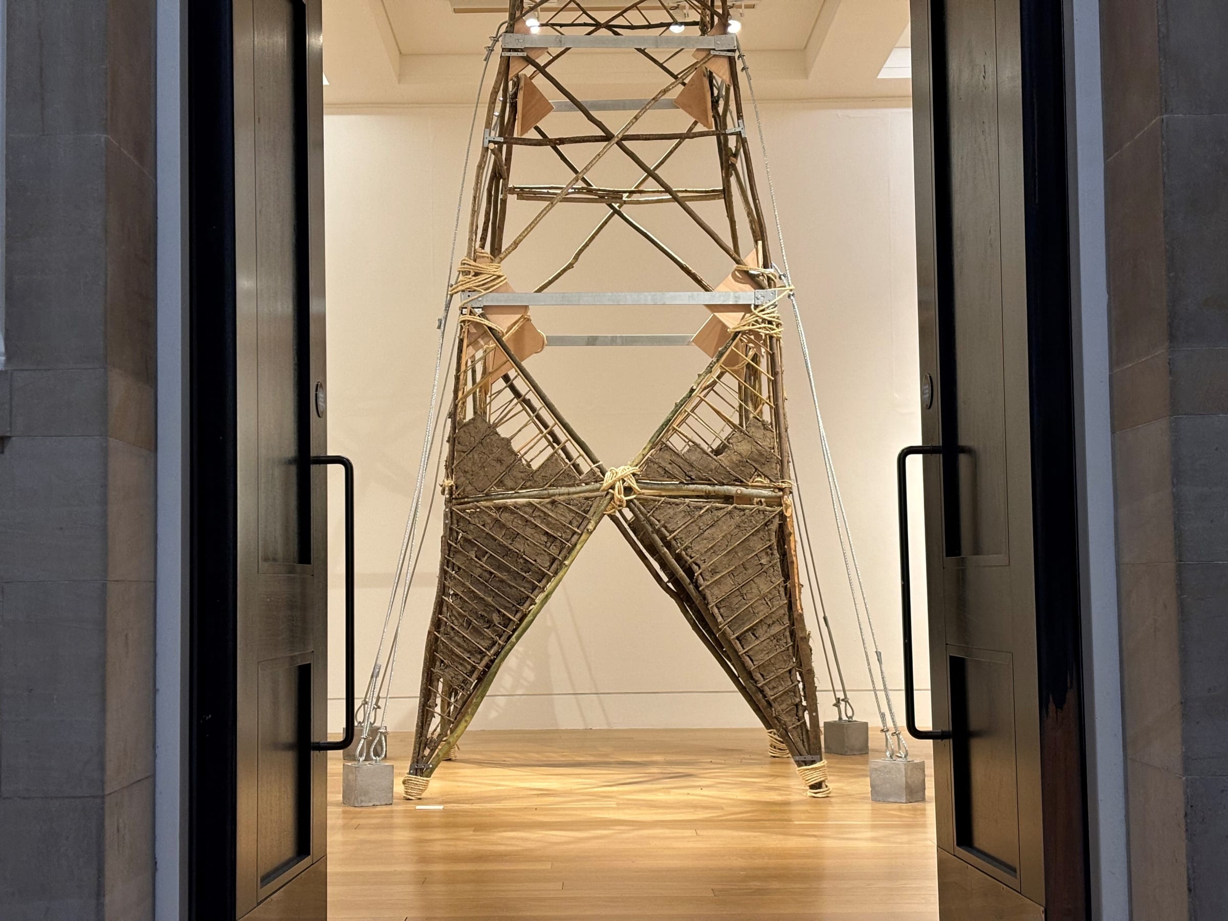 Felicity Saravia White, La torre que alcanza al cielo (The tower that ...