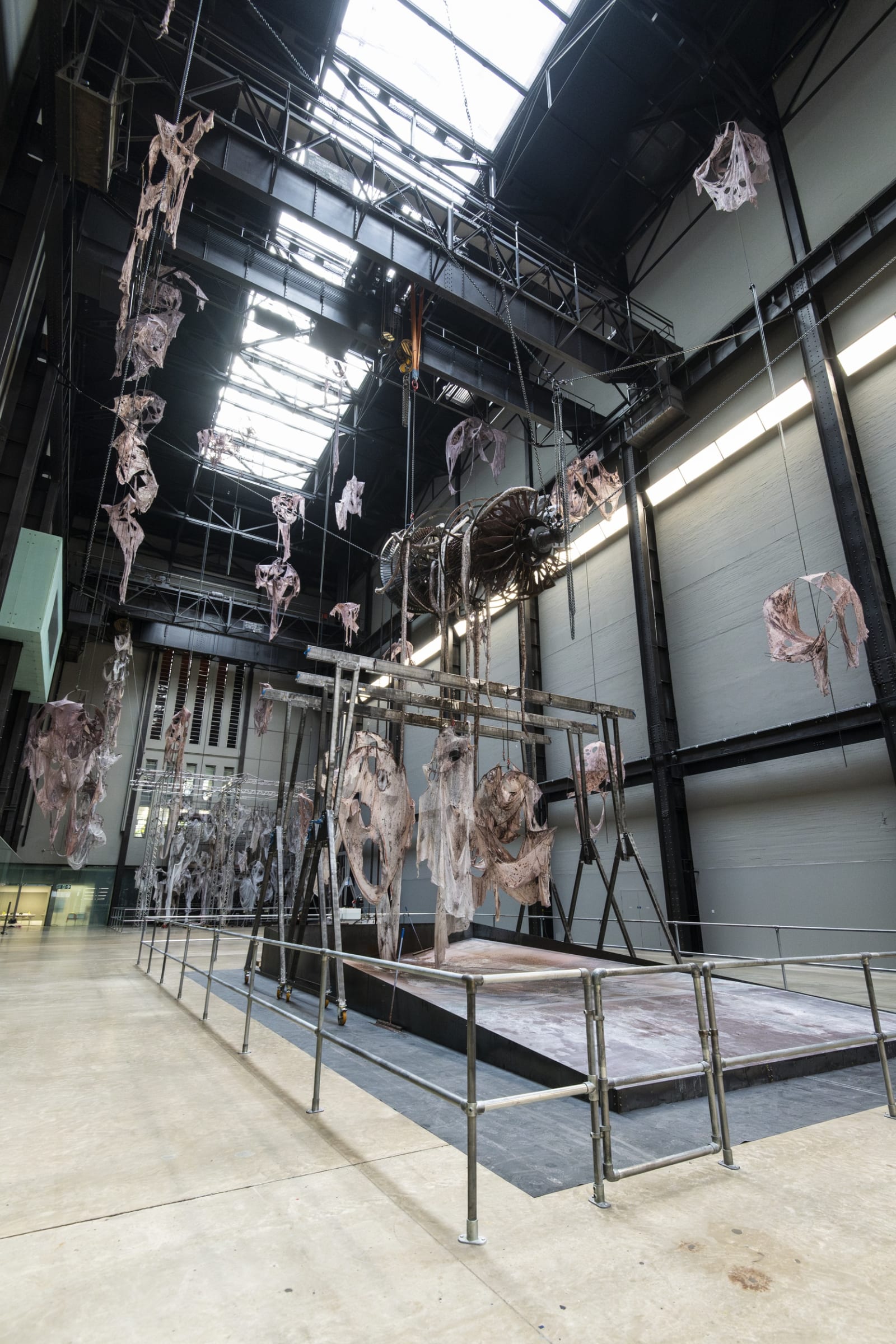 Mire Lee's 'Open Wound' inspires awe and terror in equal measure | Tina ...