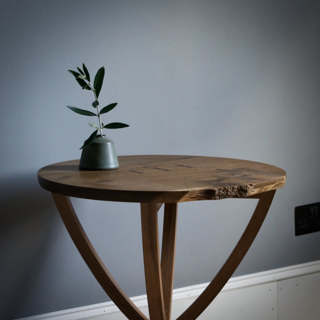 Sandy Buchanan, Kingslee Side Table, 2023 | Contemporary Applied Arts