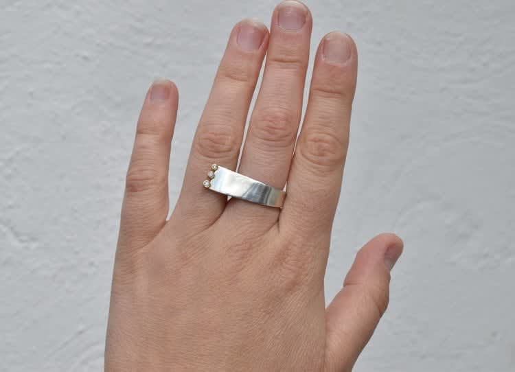 Catherine Hartley, Flight Ring, 2023 | Contemporary Applied Arts