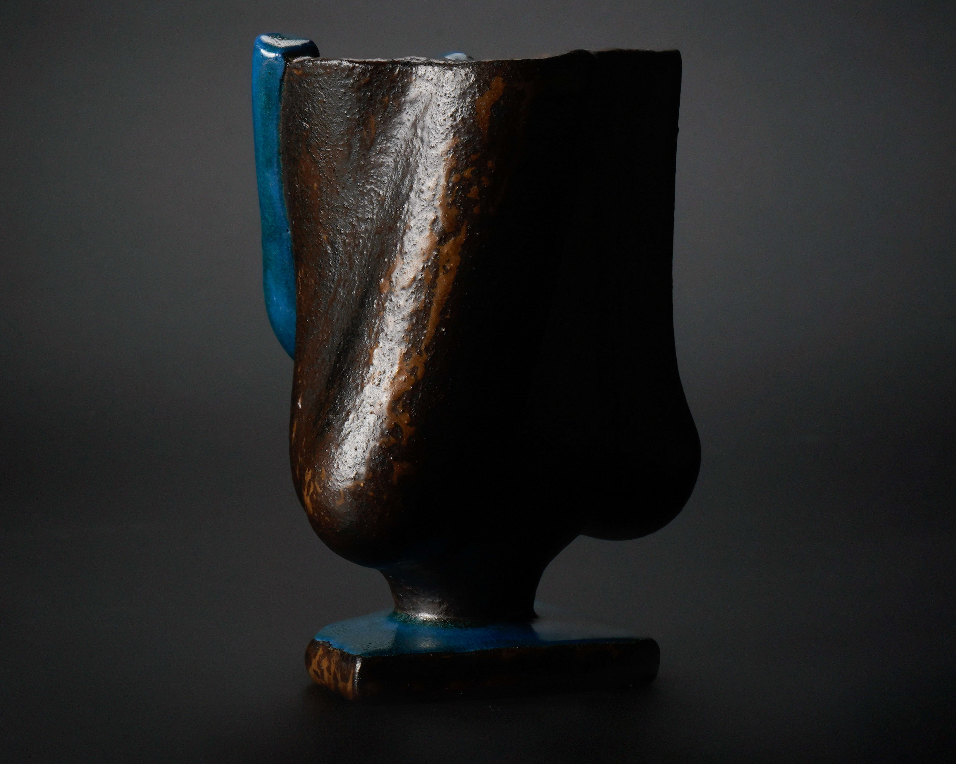 Yanagihara Mutsuo 柳原睦夫, Topological Vessel (standing vase with azure glaze) 碧釉トポロ立壺, 2018 | Dai ...