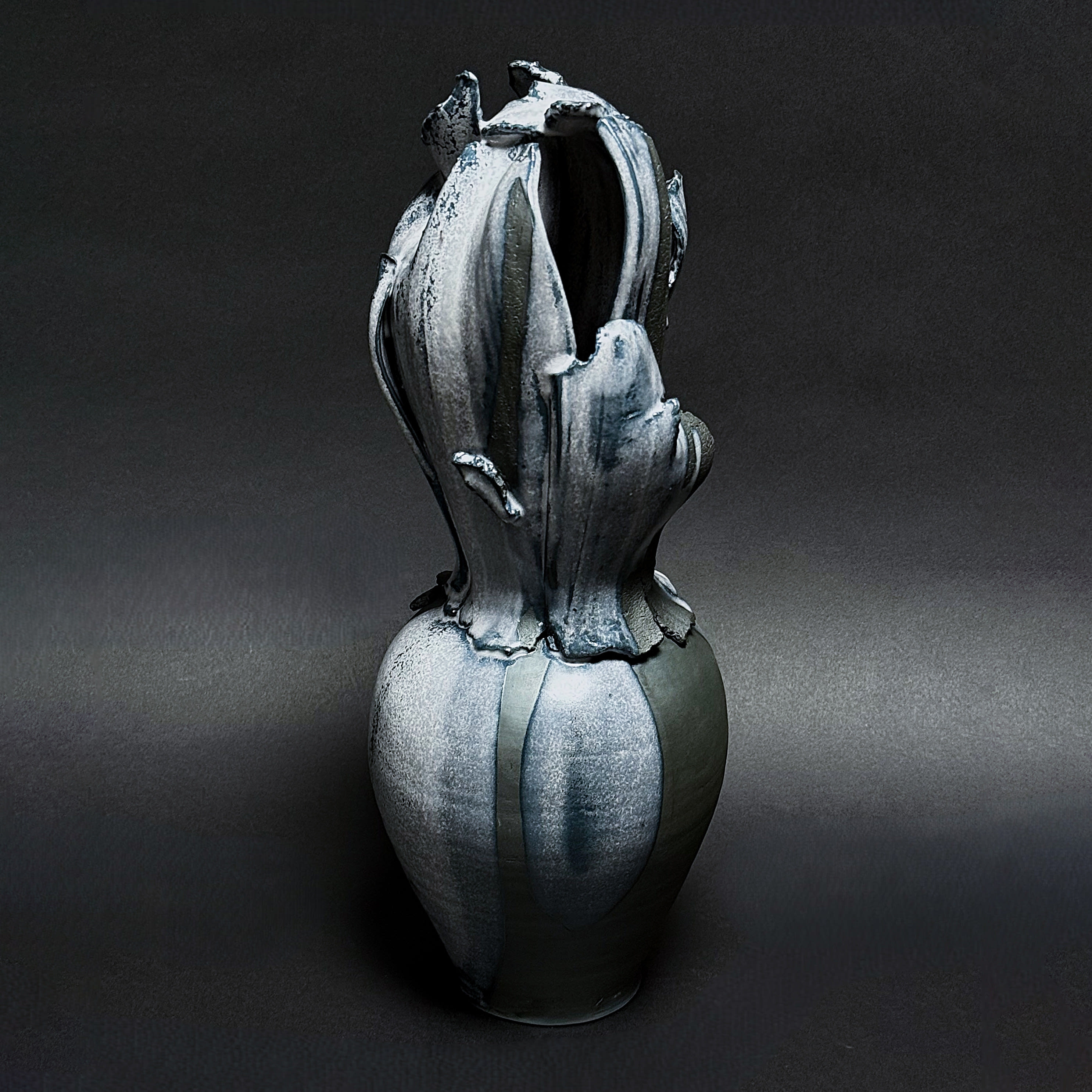 Kato Mami 加藤真美, No.6 Black Frost glazed flower vase, "Kishibe", 2023 | Dai Ichi Arts | Japanese ...