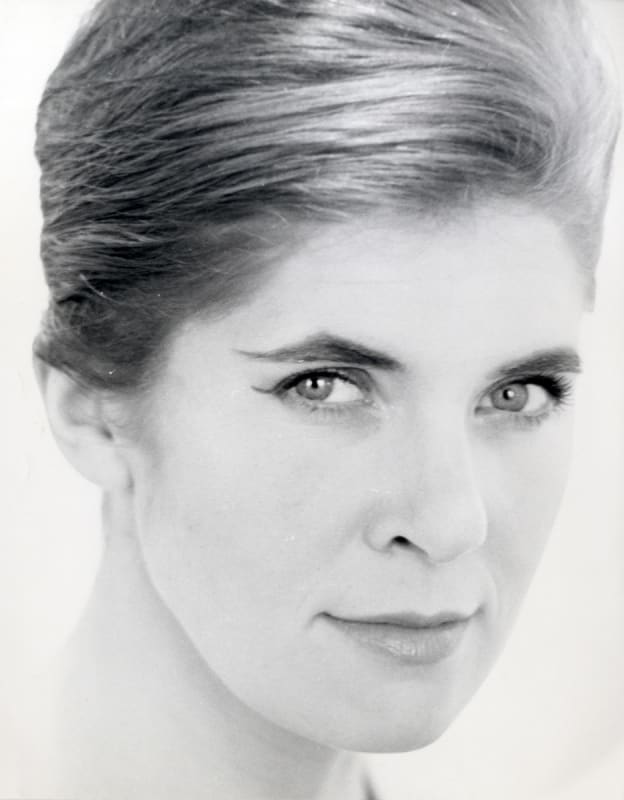 Nicola Hicks | Flowers Gallery