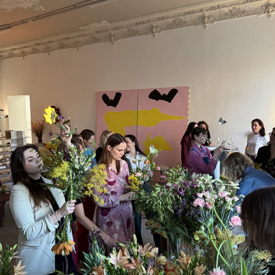 Experiential flora design performance | Galerija VARTAI X Studio HEYGEN ...